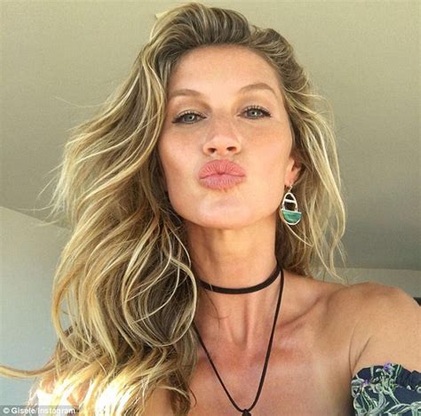 Gisele Bundchen Sends A Big Kiss To Fans For Their Birthday Love With A Selfie Daily Mail Online