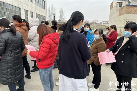 甘谷县妇联开展“您的健康 我来关爱”“两癌”知识宣传活动图 天水在线