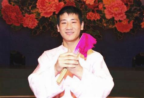 他曾是《乡爱》系列导演，婚内出轨被赵本山封杀，38岁消失娱乐圈凤凰网