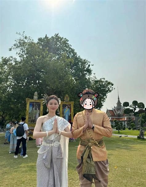 林峯张馨月一家三口泰国度假 母女俩穿泰服好漂亮 搜狐大视野 搜狐新闻