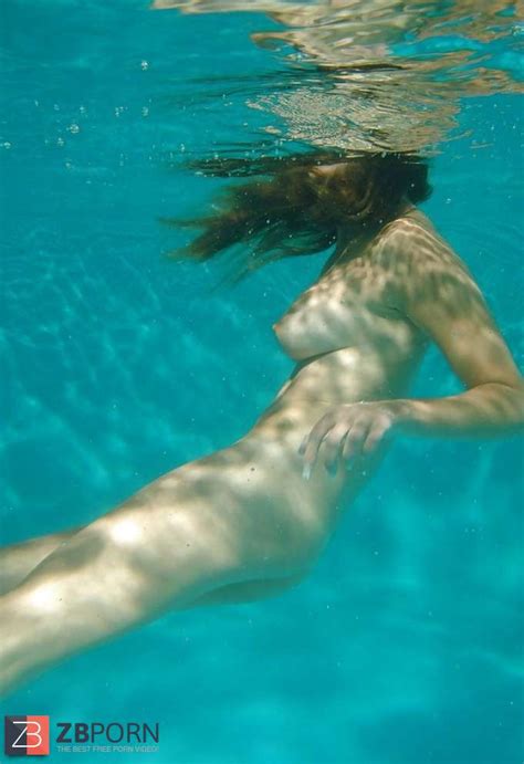 Hotlegs Teenager Under Water Zb Porn