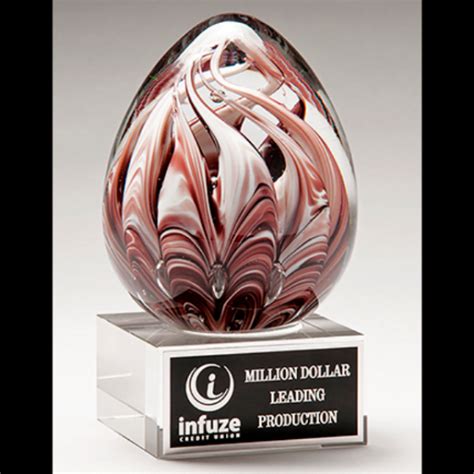 Luxurious Egg Shaped Burgundywhite Art Glass Award 2315