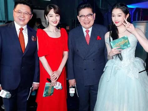 關曉彤母女罕見合體 資訊咖