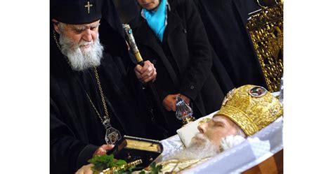 На гроба на патриарх Максим ставали чудеса