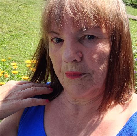 Objektivno Сину тисућљетне културе Ти не знаде мрети крај сломљеног мача На пољима родним