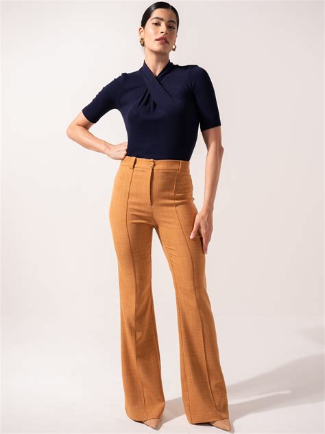 Calça Flare em Alfaiataria Bege P A CONCEPT