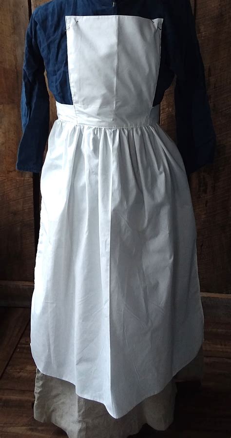 Pinner Apron In White Muslin Townsends