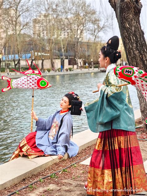 เทศกาลแห่ปลาคาร์ฟ ชมไฟปักกิ่ง🎏🏮 แกลเลอรีที่โพสต์โดย โอ้โหbeijing Lemon8