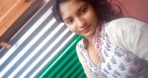 Desi Village Girl Nude Selfie Photos