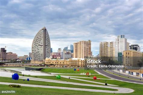 헤이다르 알리예프 센터에서 시 보기입니다 바쿠입니다 아제르바이잔 0명에 대한 스톡 사진 및 기타 이미지 0명 거리 건물