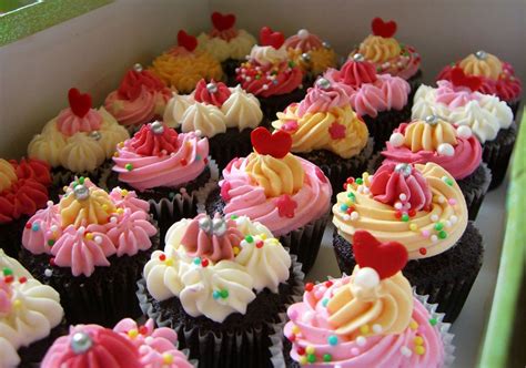 Chocolate Chocolate Cobertura Buttercream Colorida E Confeitados