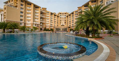 Royal Tulip Sea Pearl Beach Resort