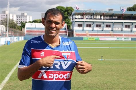 Fortaleza acerta renovação de contrato do zagueiro Adalberto