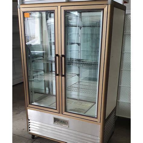 витрина за торти с две врати Хладилна витрина Fr Хладилници Фризери Бургас витрина за