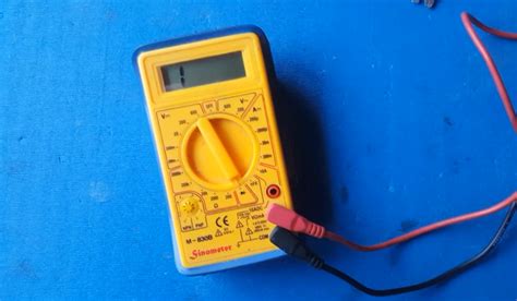How Is A Voltmeter Connected In A Circuit Electronicshacks