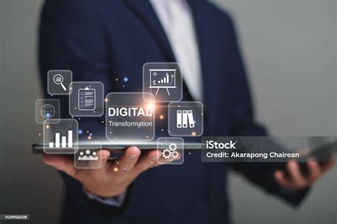 디지털 혁신 기술 전략 비즈니스 프로세스 및 데이터의 디지털화 및 디지털화 운영 최적화 및 자동화 비즈니스 서비스 관리 인터넷 및 클라우드 컴퓨팅 서비스에 대한 스톡 사진