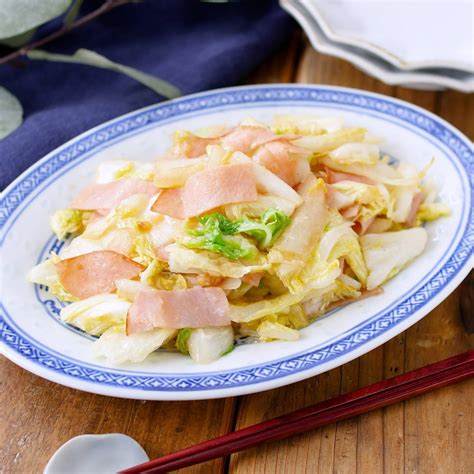 白菜の消費に♪パパッと炒めるだけ！白菜とハムの中華炒め Macaroni