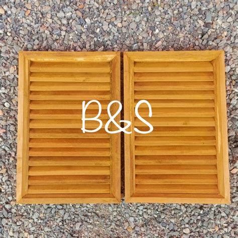 จั่วช่องลมช่องลมระบายอากาศไม้กระถินณรงค์มีแบบ แนวตั้ง แนวนอน คางหมู มี2 ขนาด 30x50ซม และ40x60ซม