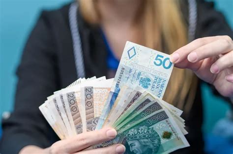 Płaca minimalna 2025 ile wyniesie na rękę czyli netto Infor pl