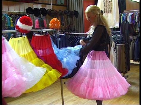 Pin Van Dawn Op Crinolines And Petticoats Damesmode