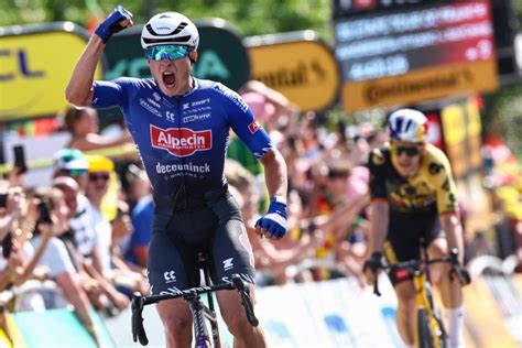 Mathieu van der Poel lanza a Jasper Philipsen a la victoria en la 3ª