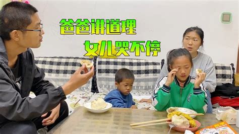 女儿语文93分，爸爸说别炫耀还把她凶哭了，爸爸发火：要哭出去哭高清1080p在线观看平台腾讯视频
