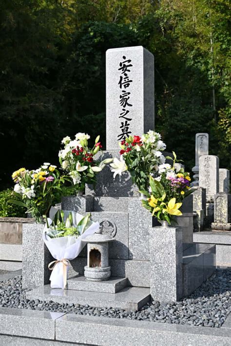 「もう少し夫と一緒にいたい」 安倍元首相の県民葬で昭恵夫人が見せた悲しみの表情（写真3） デイリー新潮
