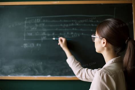 美女老师在黑板写字插画图片素材下载格式熊猫办公