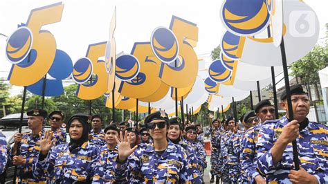 Iring Iringan Massa Pendukung Partai Nasdem Antar 580 Nama Bacaleg