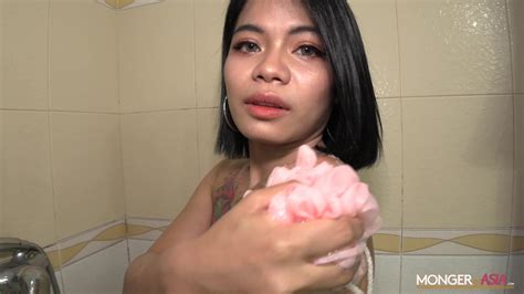 Big Titted Thai Bimbo Washes Her Big Juicy Udders Monger In Asia