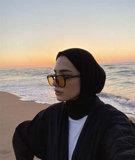 멜러 adlı kullanıcının hijab panosundaki Pin Plaj pozları Moda