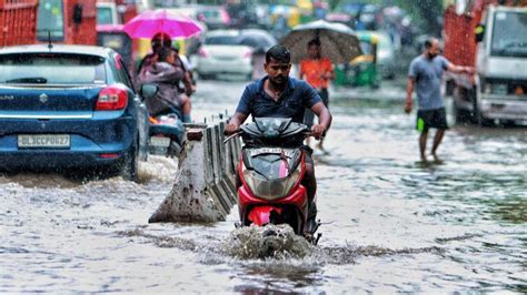 Delhi Rain Causes Waterlogging Traffic Snarls Imd Issues Yellow Alert
