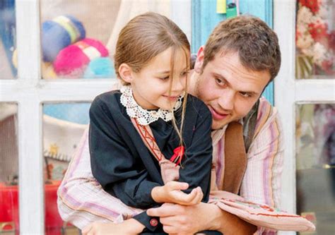 بیوگرافی آراس بولوت اینملی و همسرش زندگی شخصی و عکس جدید