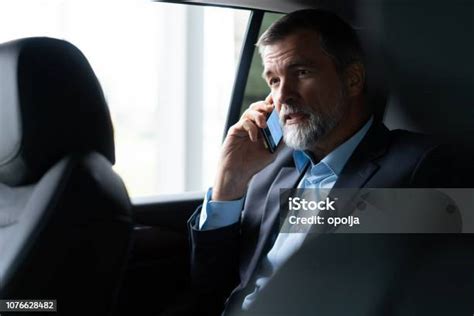 교통 비즈니스 여행과 사람들 개념자동차 뒷 좌석에 운전 수석 사업가 차에 대한 스톡 사진 및 기타 이미지 차 최고 경영인
