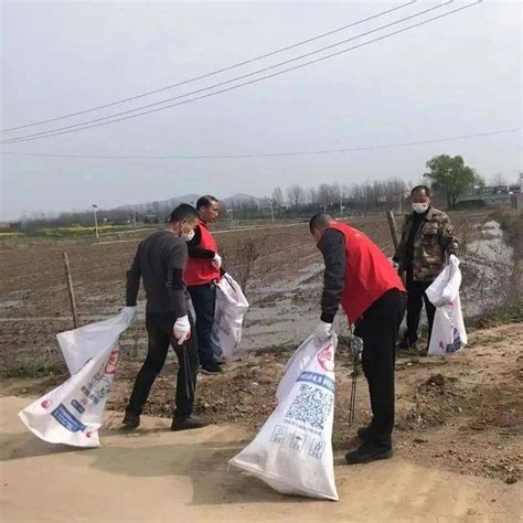 罗山县竹竿镇集中开展人居环境整治行动群众机关干部垃圾
