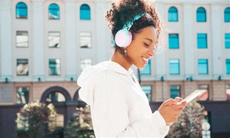 How To Use Bluetooth Headphones With Two Devices Simultaneously Headphone Experts