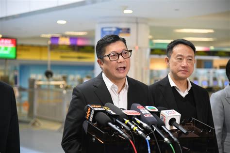 鄧炳強凌晨視察羅湖口岸 稱過關情況非常有序 旅客過關僅數分鐘 新冠疫情專頁