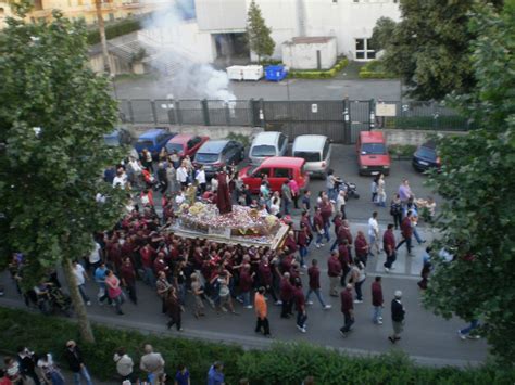 Portici Crolla Balcone Durante Processione Di San Ciro