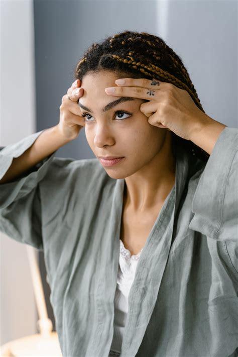 5 Face Yoga Poses For Beginners Hale And Belle