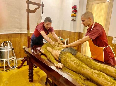 Udavartan Powder Massage Ekam Ayurveda