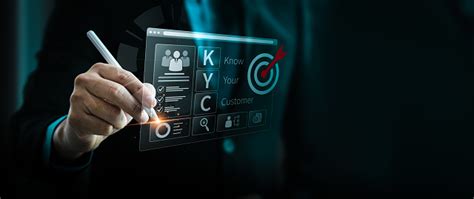 디지털 펜을 사용하여 고객 신원 확인 규정 준수 사기 방지 조치 디지털 뱅킹 솔루션을 나타내는 미래형 Kyc Know Your Customer 인터페이스와 상호 작용하는