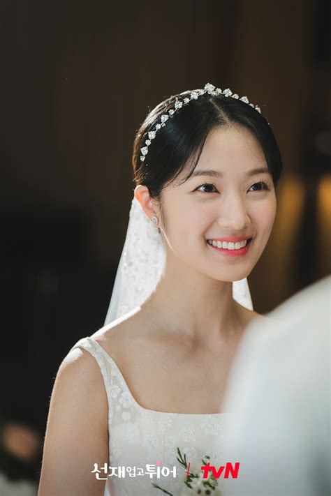 더쿠 방금 공개된 변우석x김혜윤 솔선재 웨딩사진 10장 蘆 ‍♀️