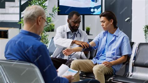 Premium Photo Physician Doing Insulin Level Measurement