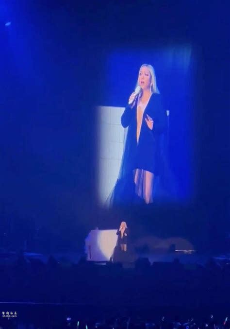 张惠妹演唱会唱李玟成名曲喊话我们都要好好的