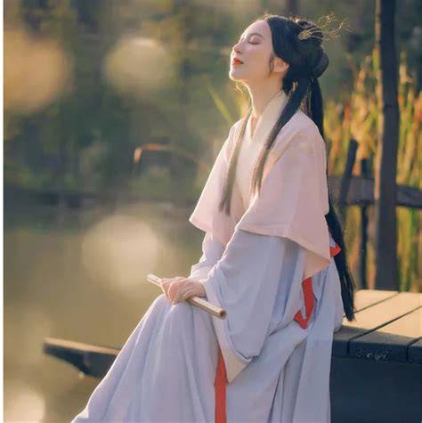 她穿成了寡妇，发奋自强进空间开荒种田，挖塘养鱼，谁知一夜暴富 百科ta说