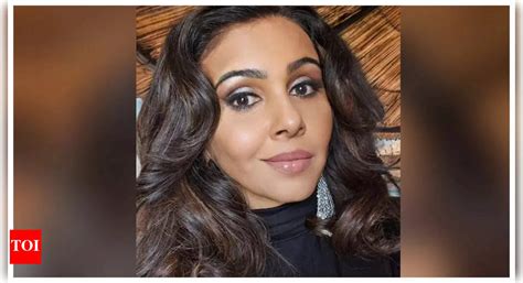Shah Rukh Khans Co Star Suchitra Krishnamoorthi Reveals Beauty