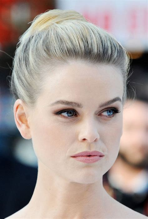Alice Eve Scrolller