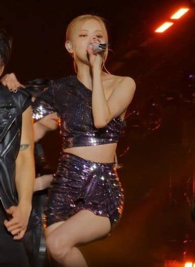 Phuoc Phan on Twitter RT roseshourly 로제 ROSÉ
