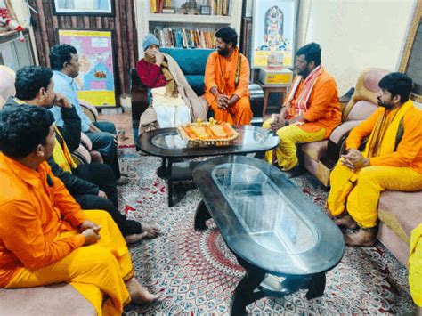 Ayodhya Golden Charan Paduka Reached Ayodhya Will Travel To 30 Thousand Villages