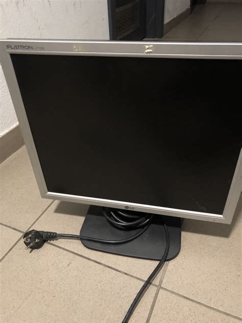 Monitor LG Flatron 17 cali sprawny z okablowaniem złotów Kup teraz